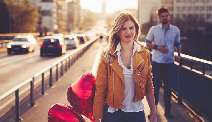 10 Signs of Being Stashed in a Relationship