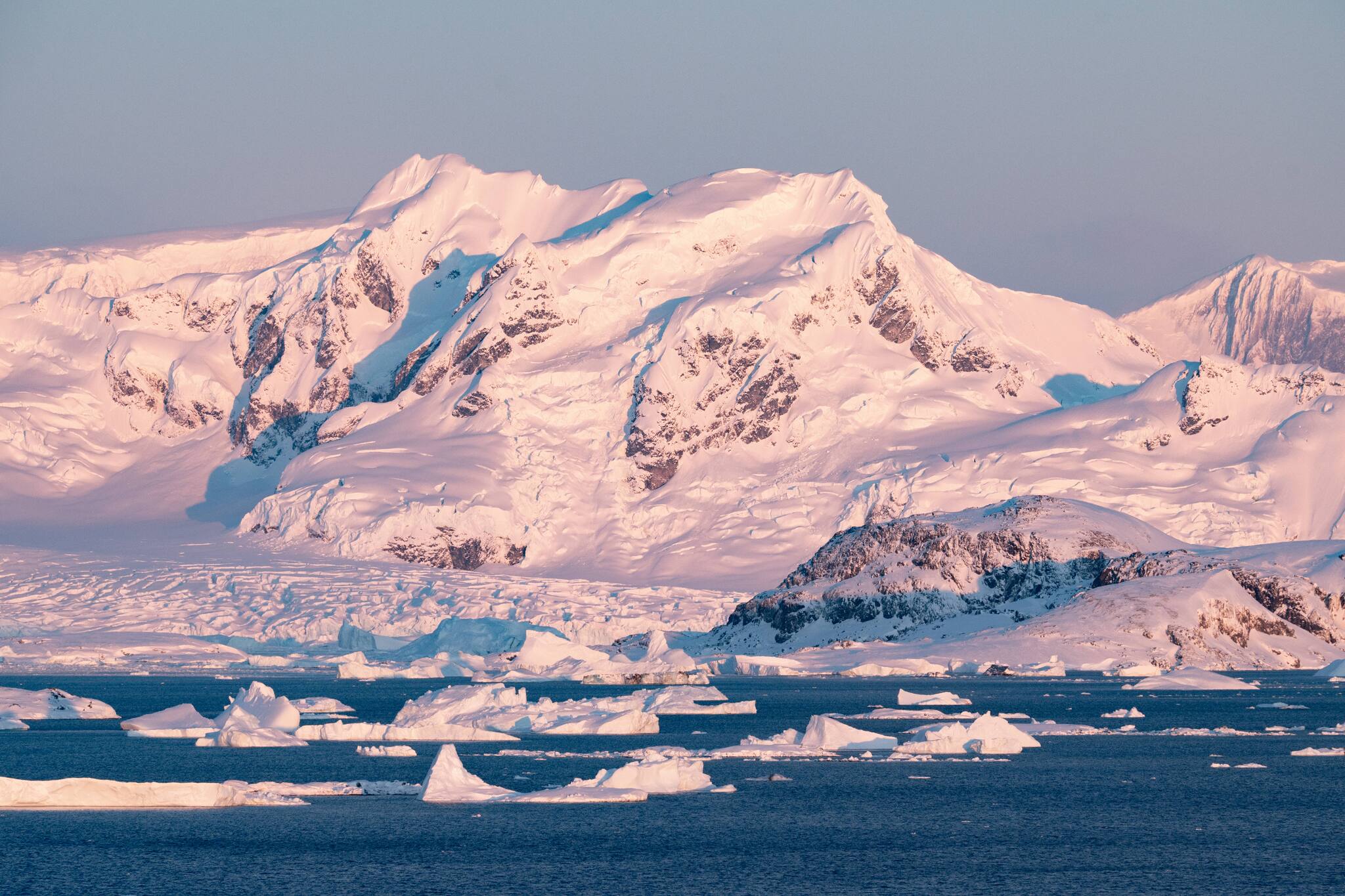 Achillesferse der Antarktis: Wie lange hält die Barriere gegen ...