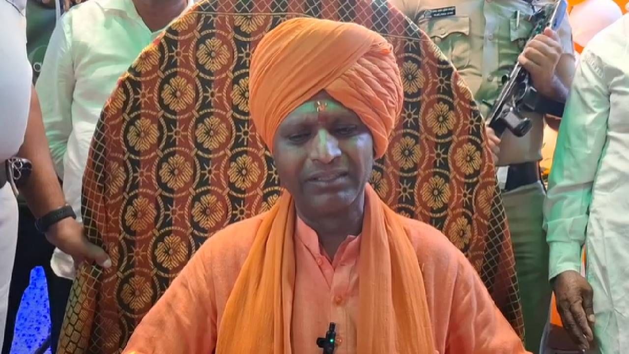 Ramgiri Maharaj : औरंगजेबाच्या कबरीचा वाद, प्रसिद्ध महंत रामगिरी ...