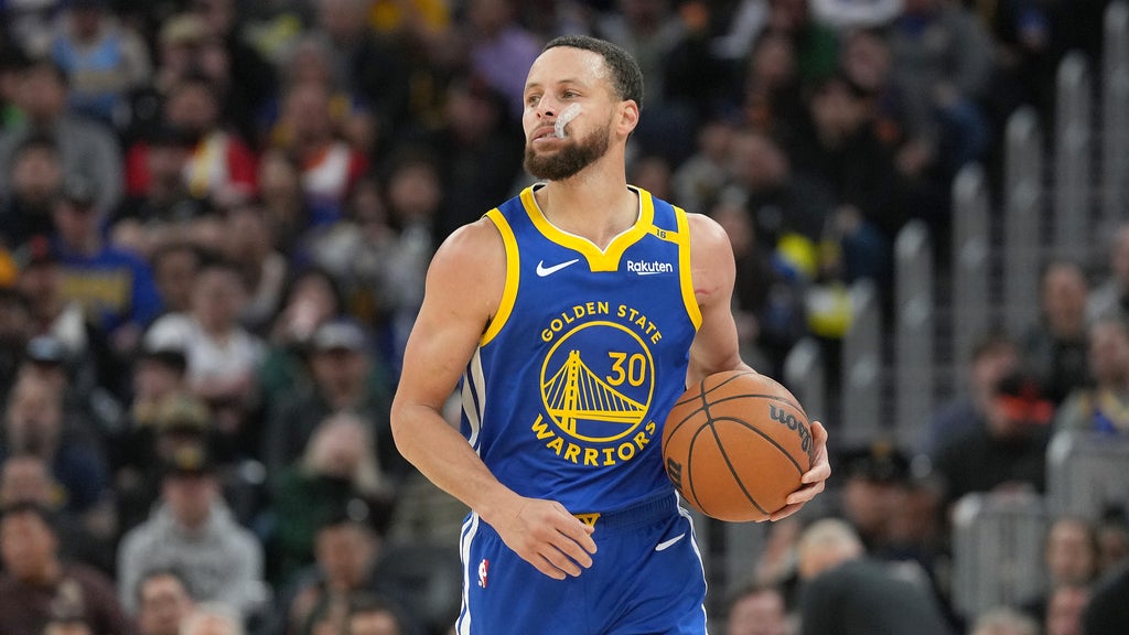 Warriors star Stephen Curry taken for MRI after leaving game with ...