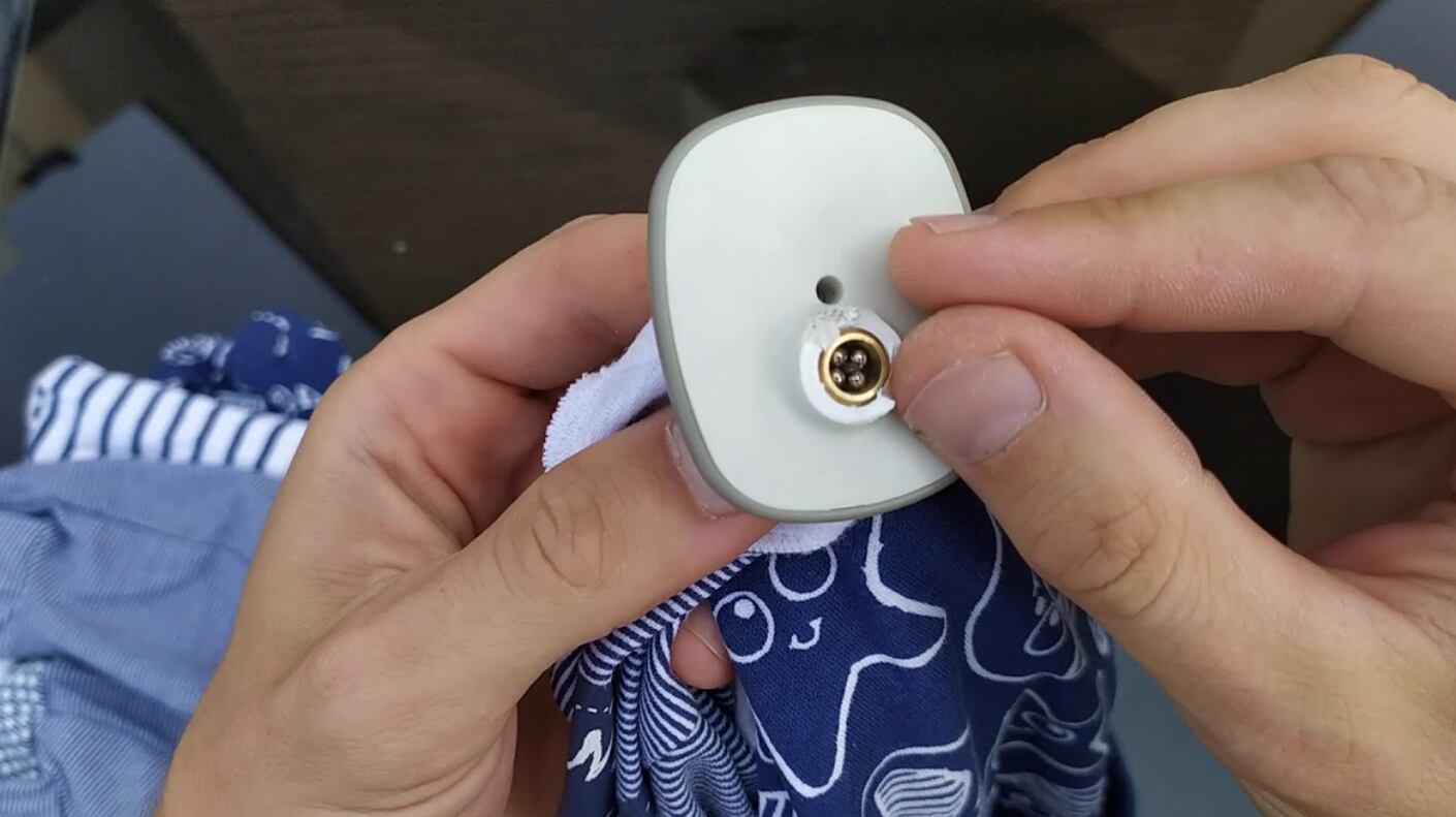 Compra una prenda de ropa, en la tienda olvidan quitarle la alarma y ...