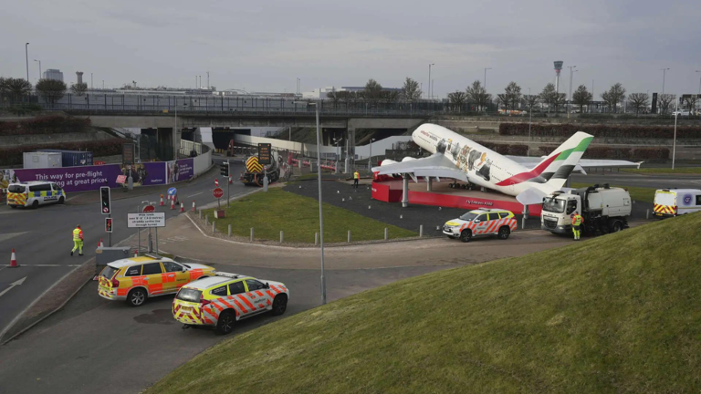Heathrow London airport closure: World's second biggest airport comes ...