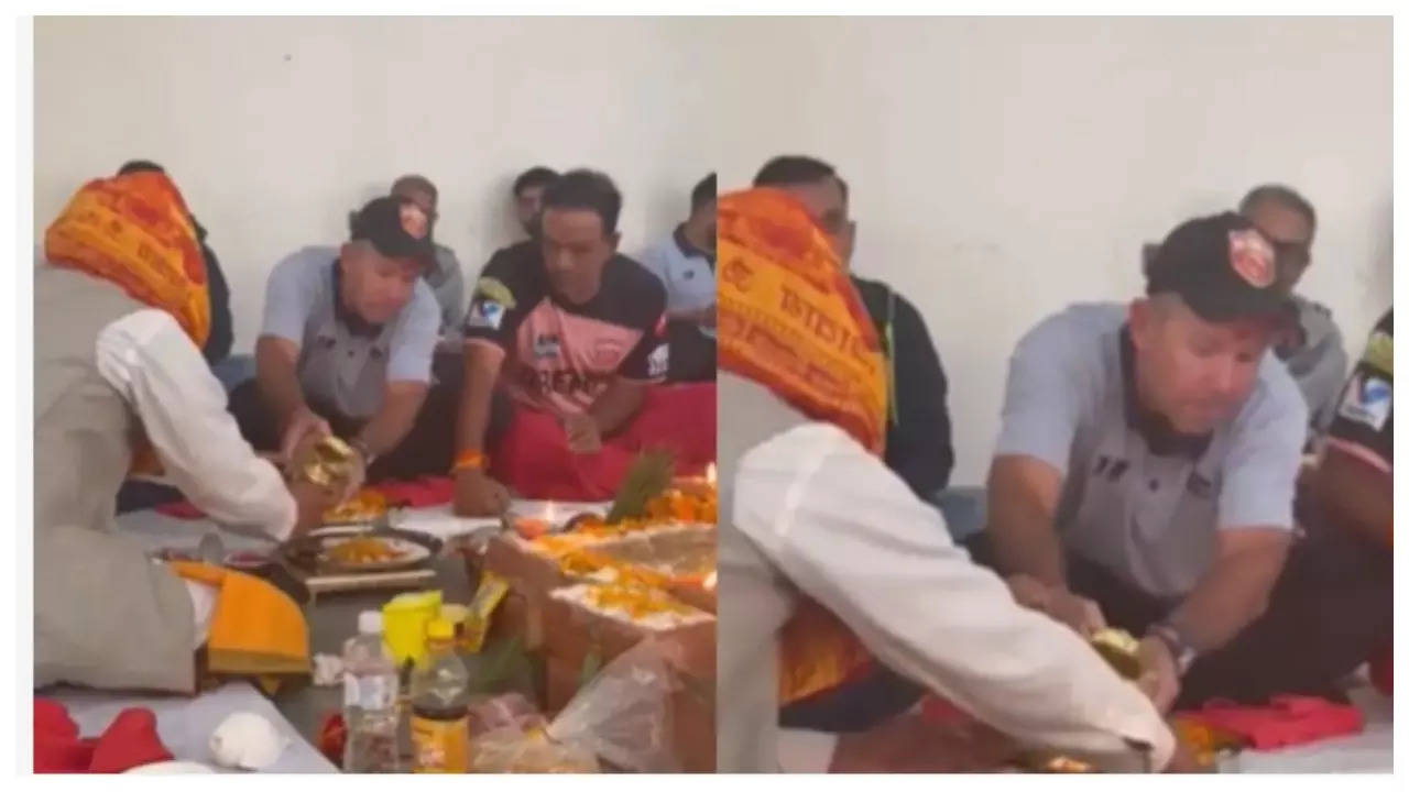 Ricky Ponting performs 'puja' with Punjab Kings team ahead of IPL 2025 ...