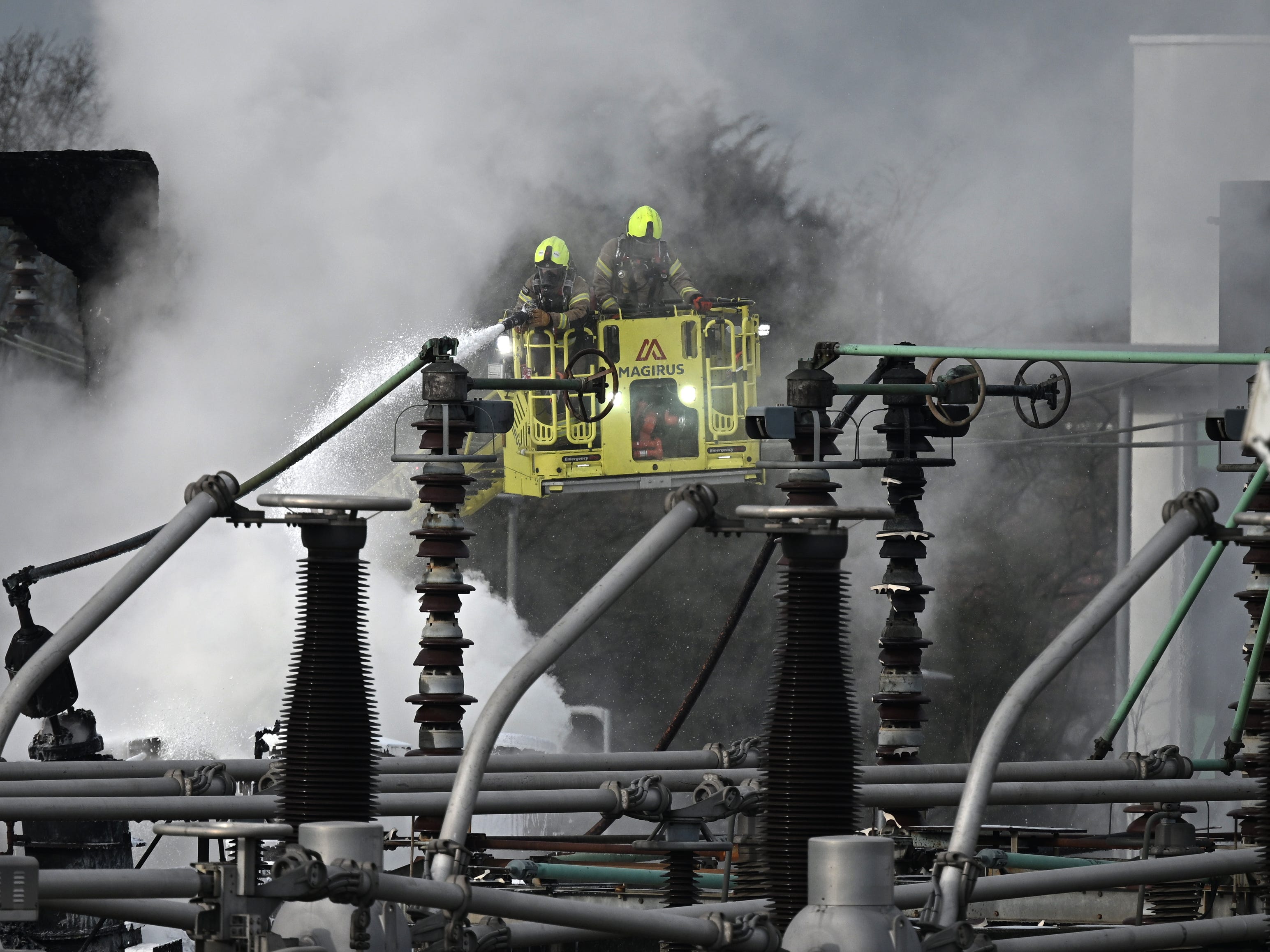 Heathrow says it's resuming some flights, after a day of chaos for ...