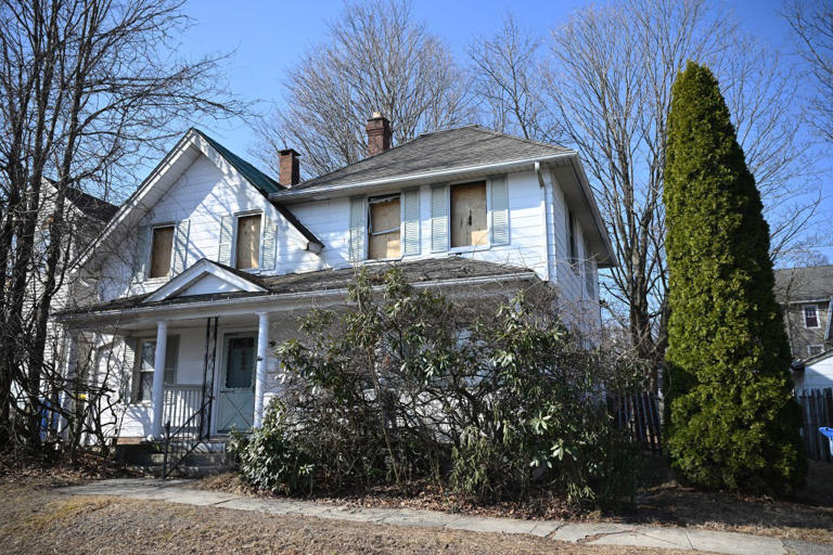 Half-sister of Connecticut house-of-horrors victim wants those ...