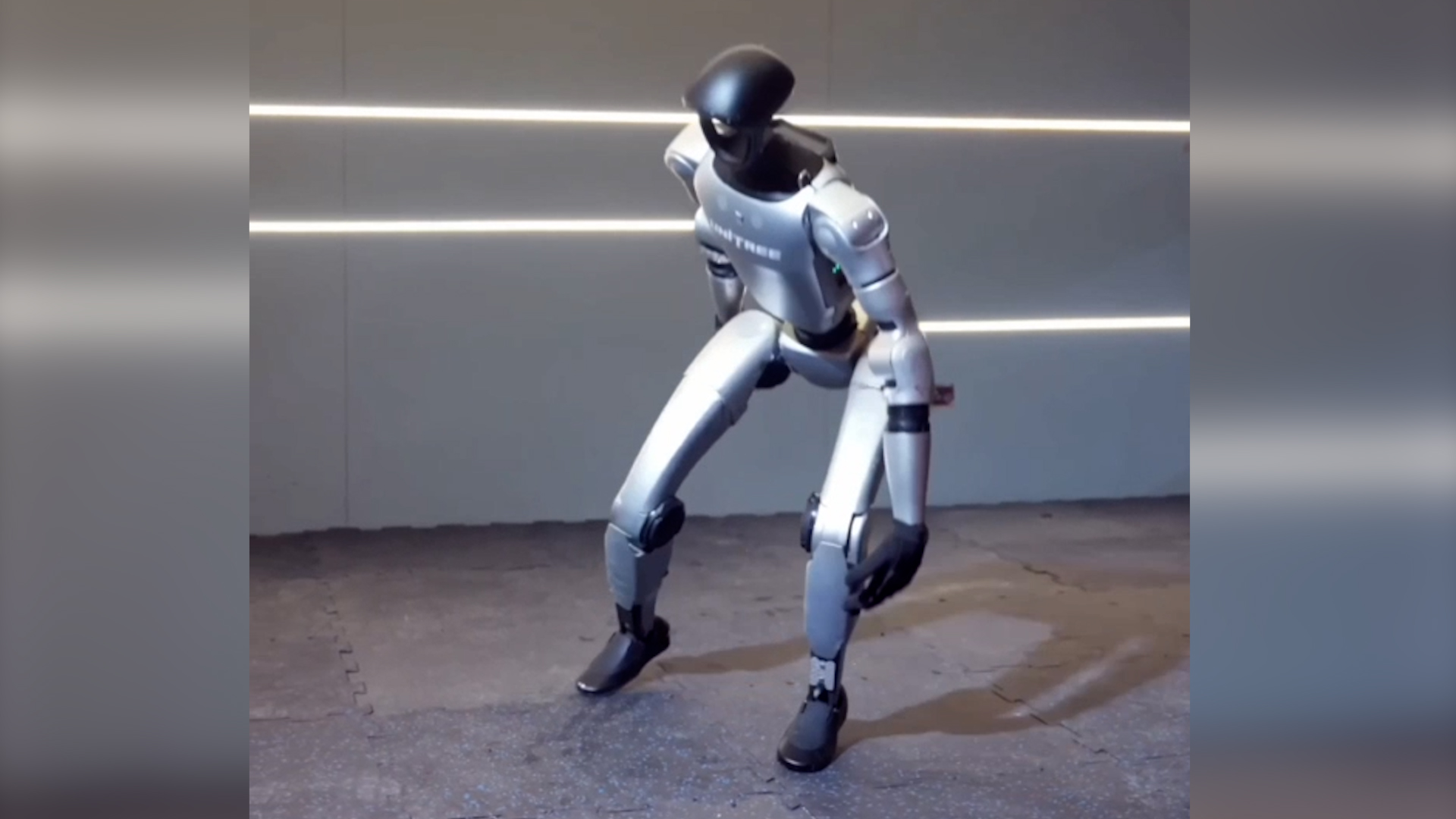 Unitree humanoid robot performs side somersaults