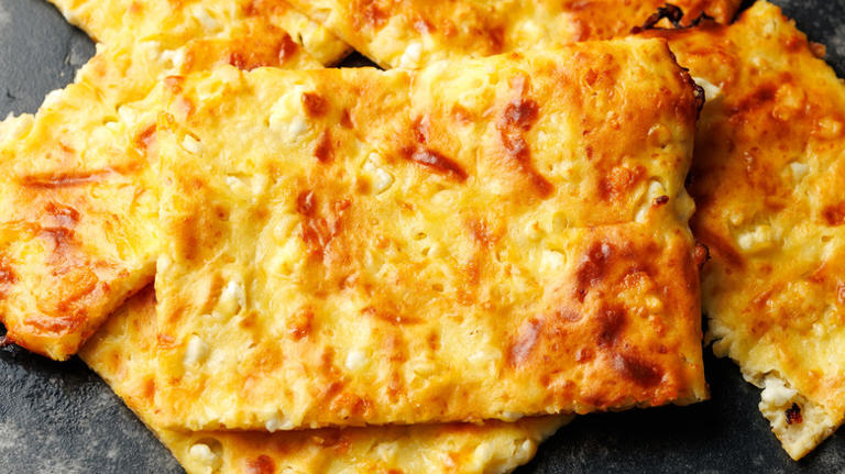 Make Delectable Cottage Cheese Flatbread With Only 2 Ingredients