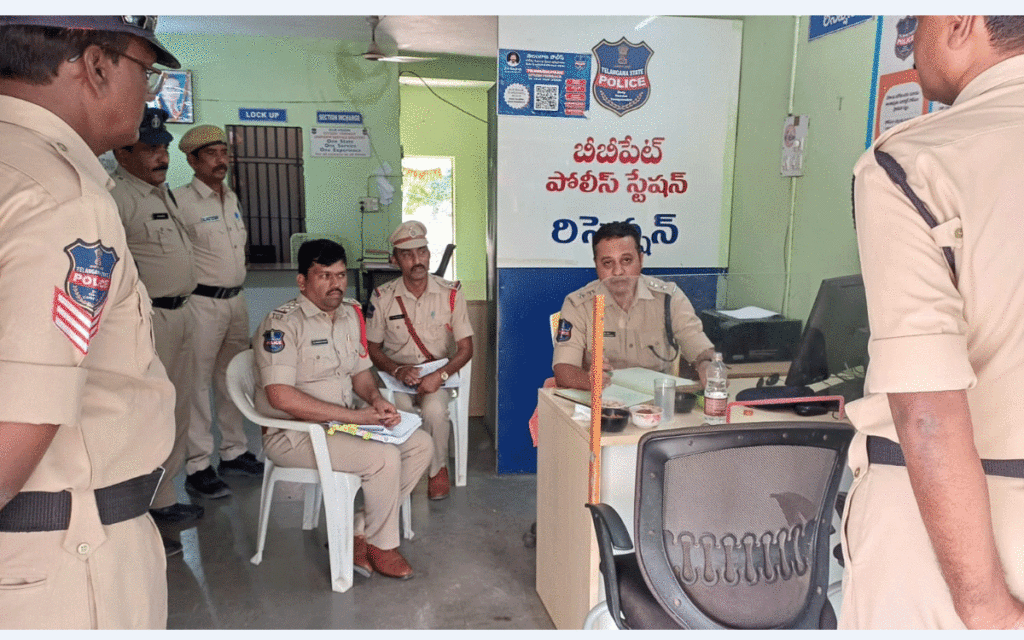 SP Rajesh Chandra : ఫిర్యాదుదారుల పట్ల బాధ్యతగా వ్యవహరించాలి : ఎస్పీ రాజేశ్‌చంద్ర‌