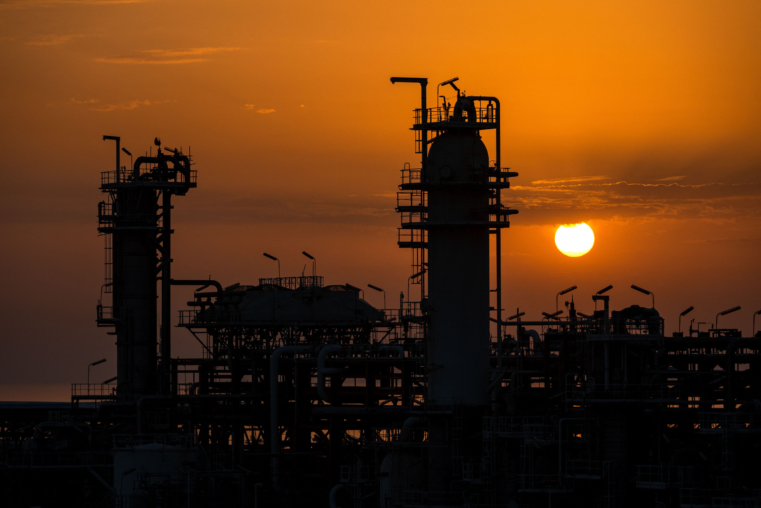 US Targets China's 'Teapot' Oil Refiners to Choke Iran