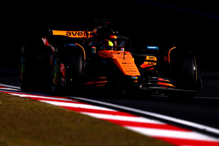 F1 Chinese GP LIVE: Lewis Hamilton starts sprint race on pole with arch ...