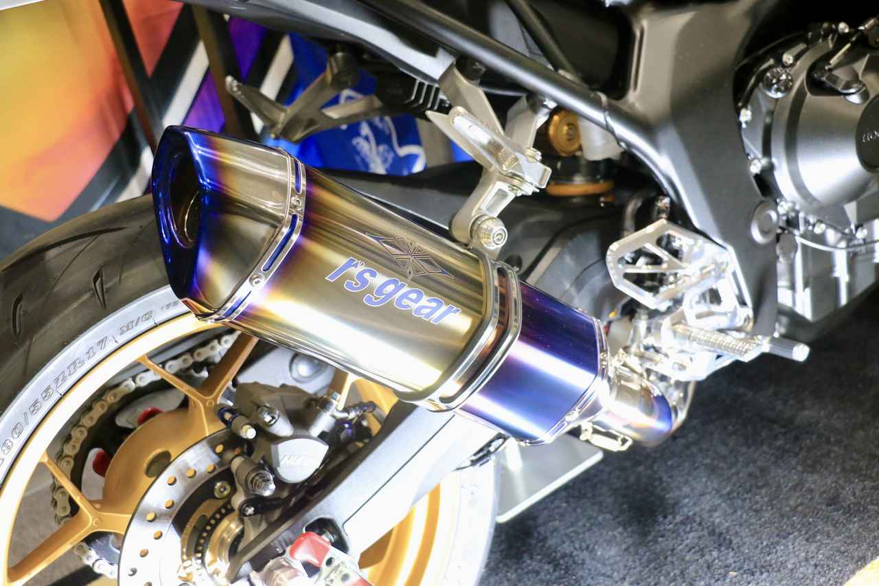 高品質＆高性能が魅力のアールズ・ギアからホンダCB1000ホーネット用“GPスペック”マフラーとライディングステップが出る!!