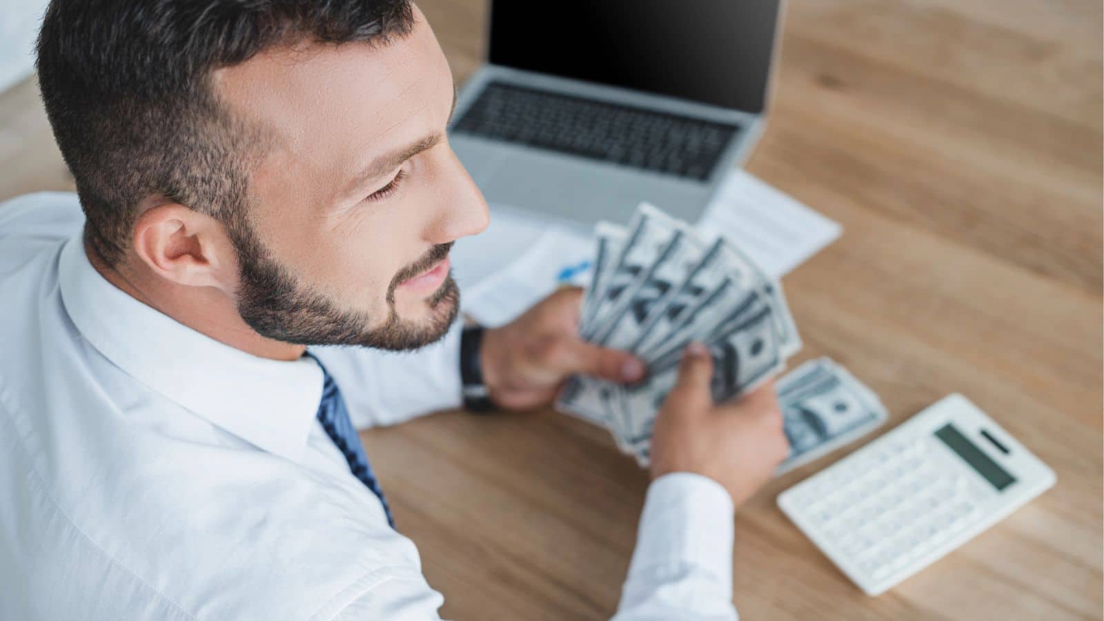 8 Times it’s Probably a Good Idea To Still Use Cash