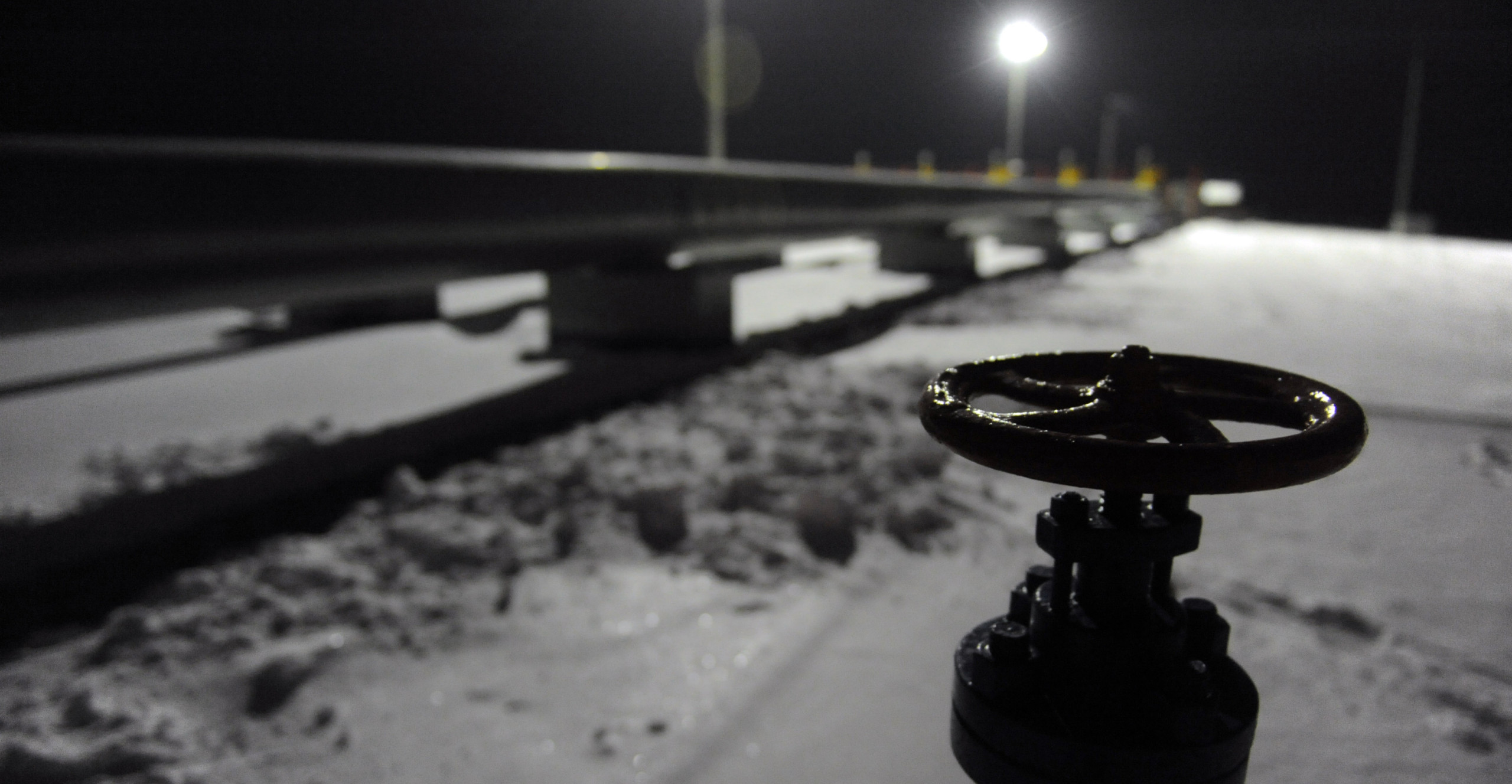 Putin bombs own gas pipeline to sabotage peace deal