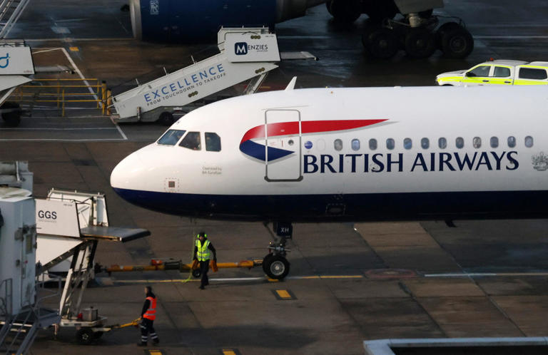 Cancellati 5 voli British Roma-Londra per incendio Heathrow