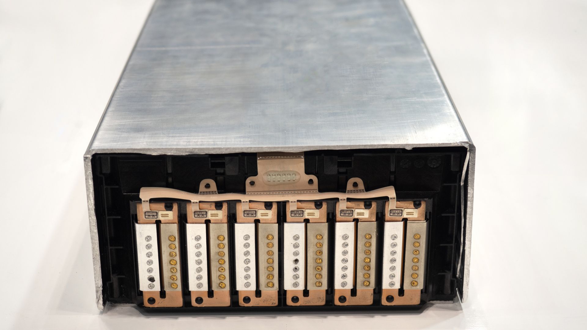 China develops supercharged solid-state EV battery with record conductivity