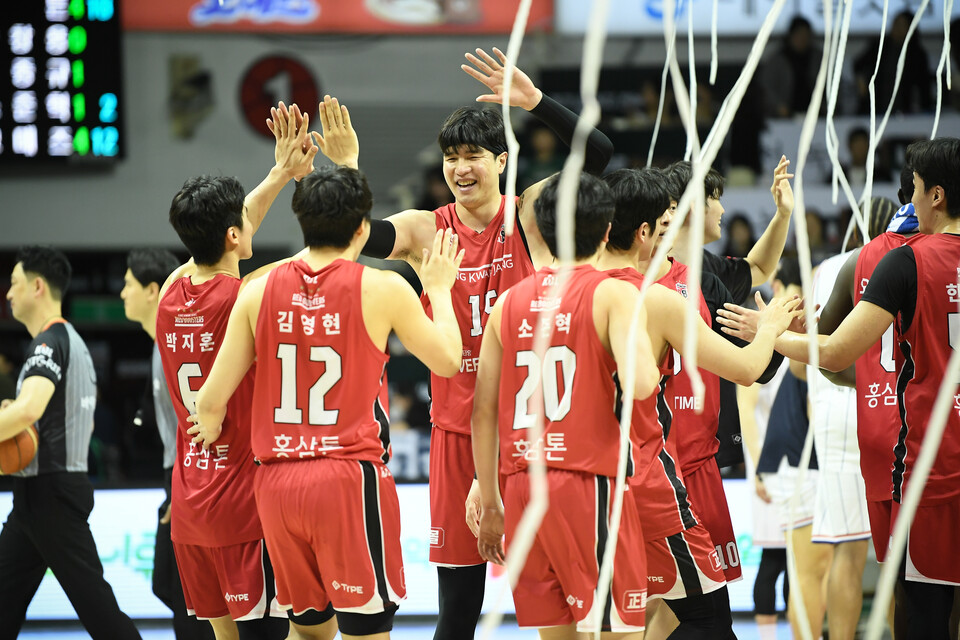 정관장, KCC에 91-70 승리… 6강 PO 진출 희망 이어가