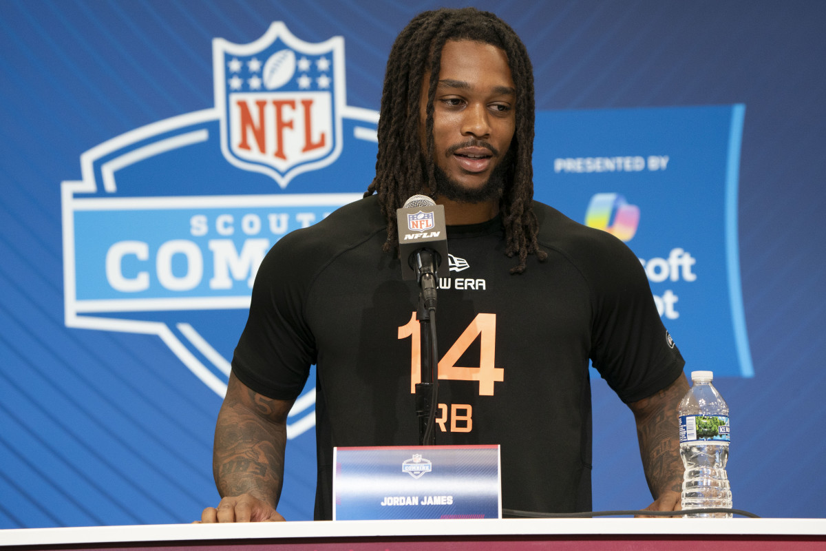 Patriots Meet With Oregon Running Back at Pro Day