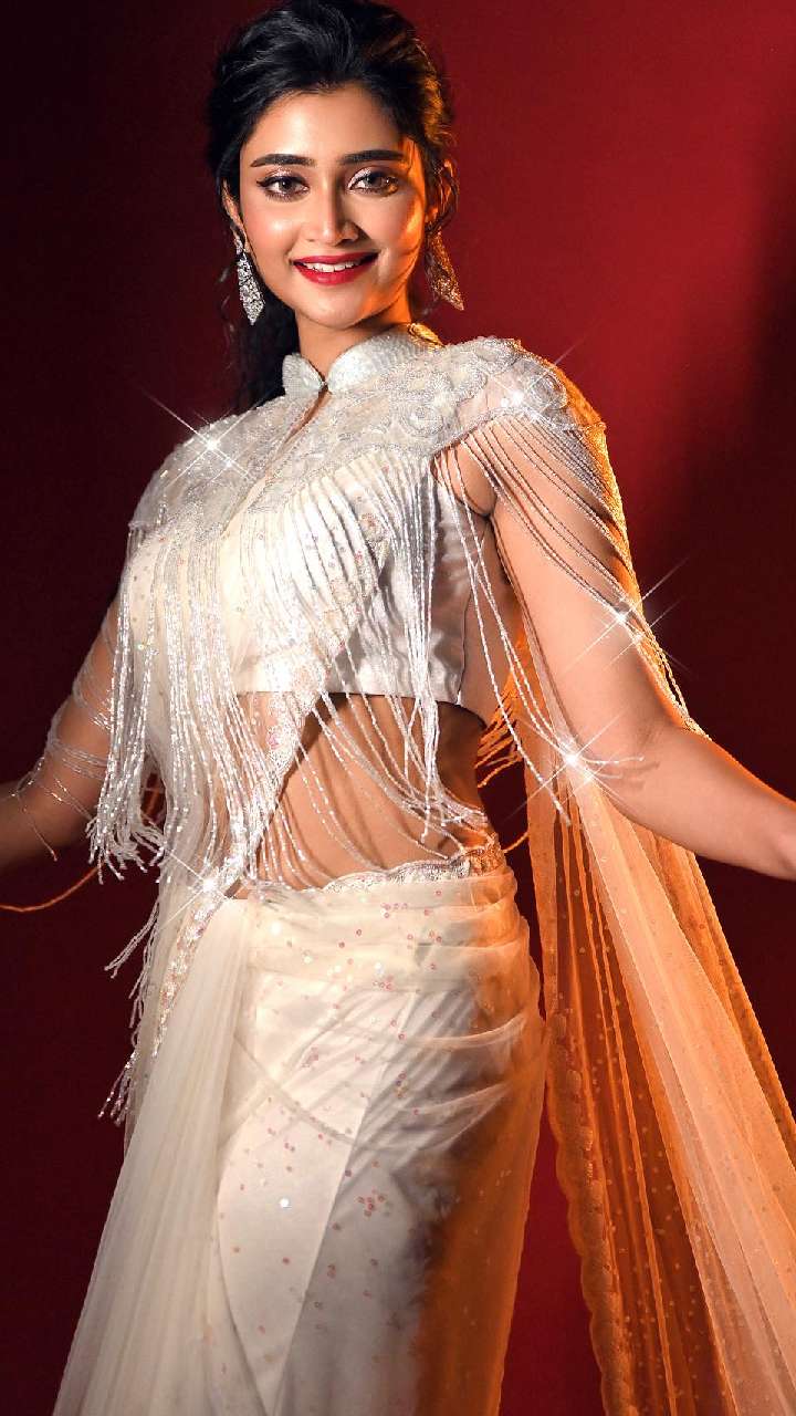 8 Majestic Saree Looks By Ankita Mallick For Roka Ceremony