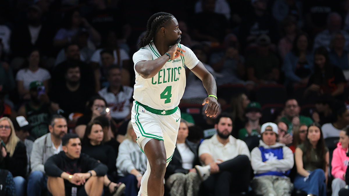 Holiday explains origins of ‘Dr. Evil pinky' 3-point celebration