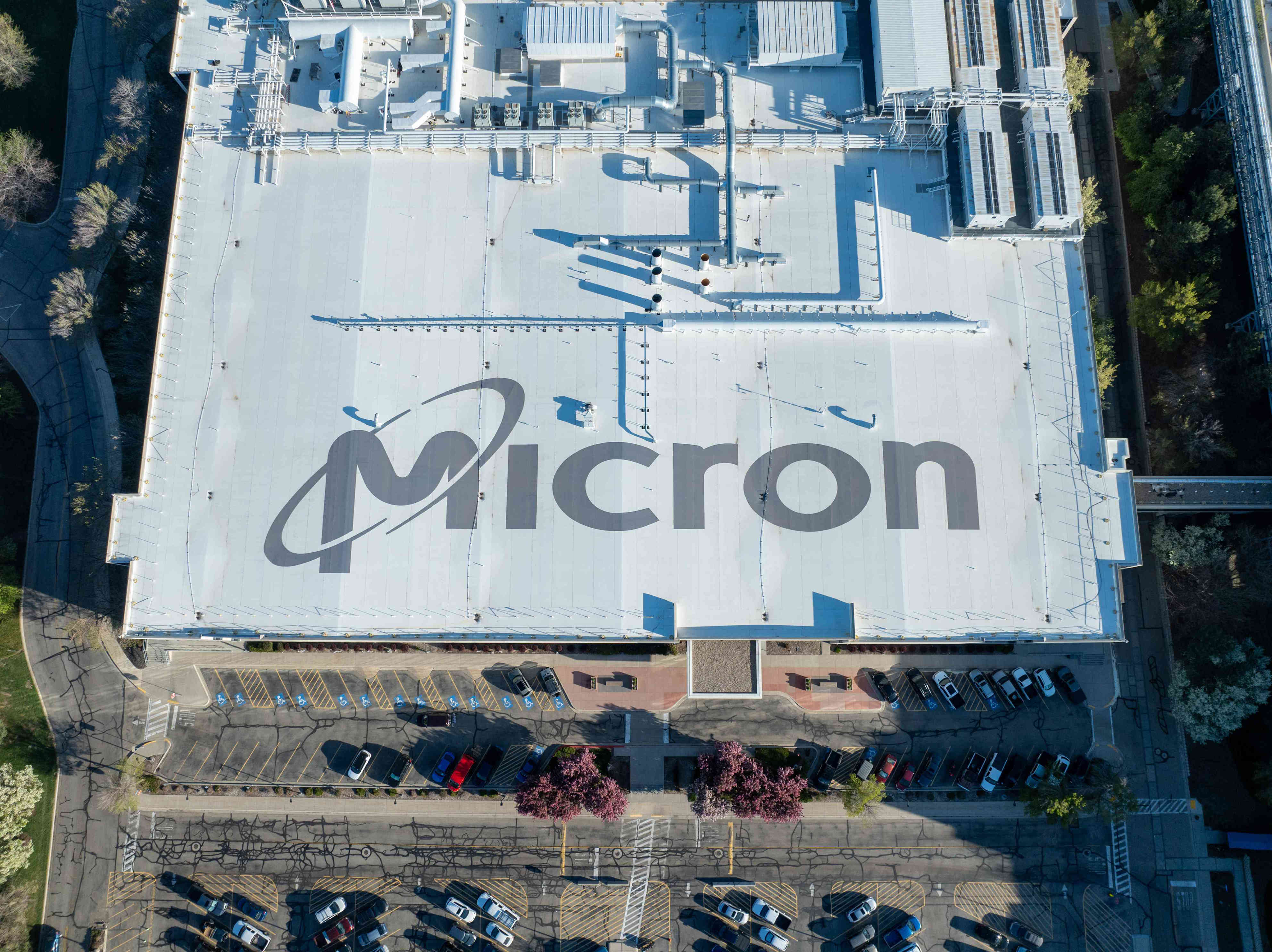 Micron Stock Falls but Analysts Are Bullish Despite Gross Margin 'Fly ...