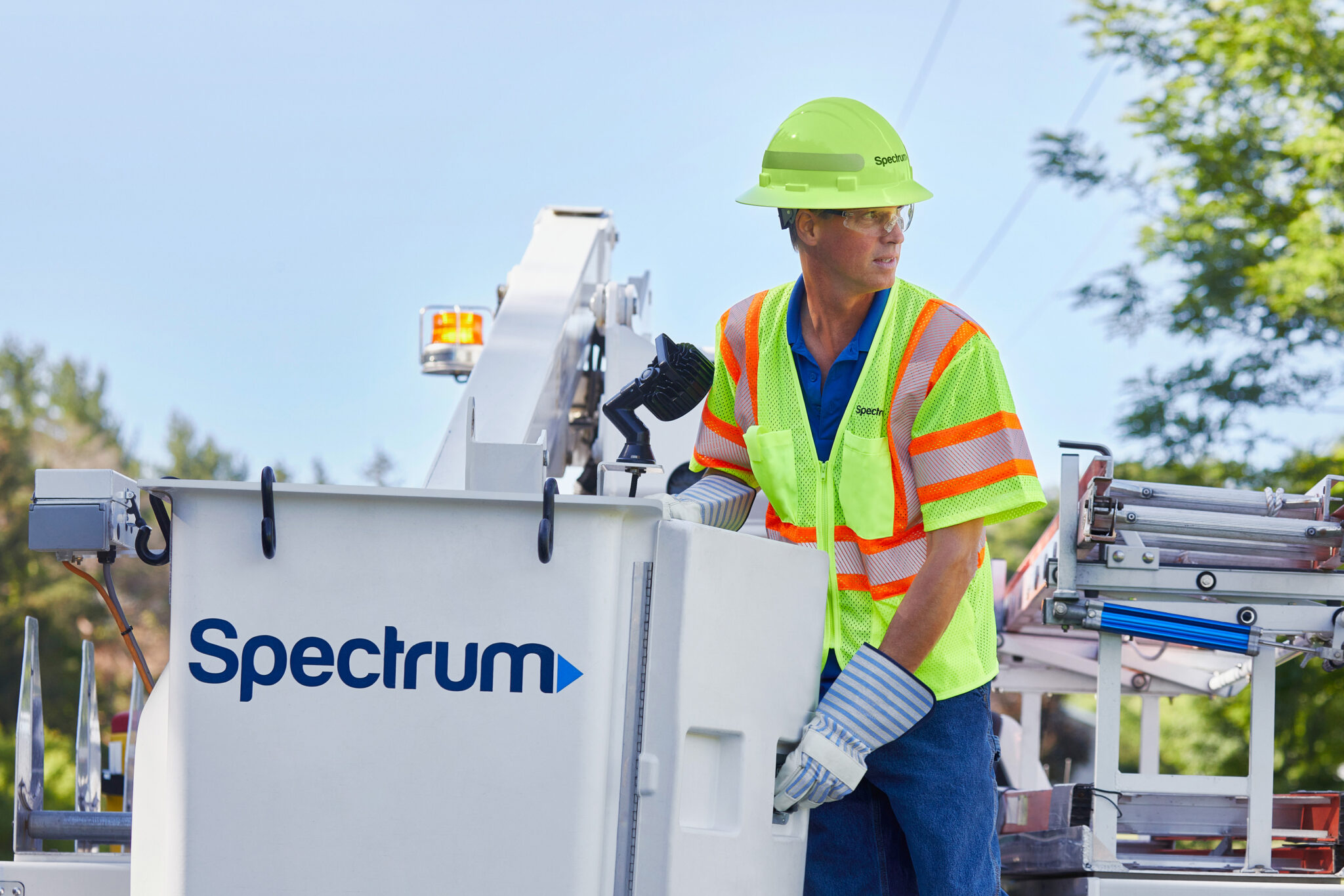 Xfinity and Spectrum Just Joined the Carrier Satellite Race