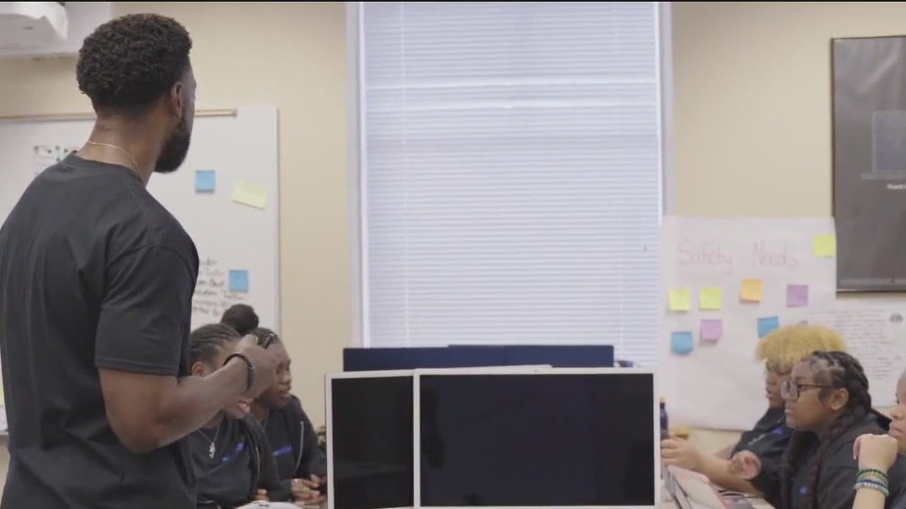 Shaping the future: Local students take on AI at SMASH innovation challenge