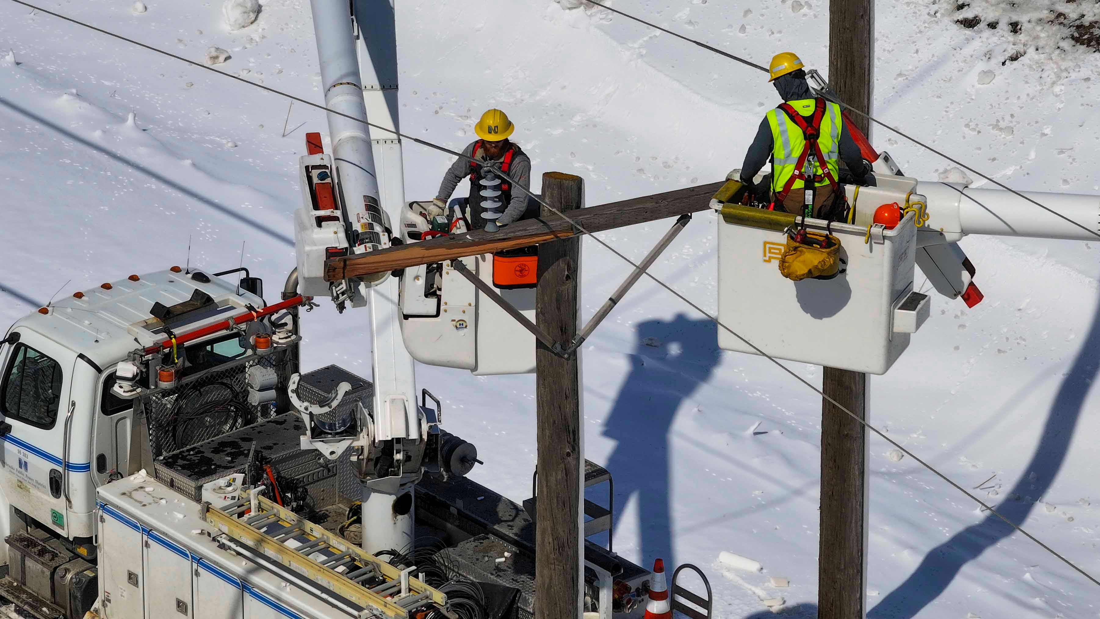 Thousands still without power in Omaha as blizzard recovery continues ...