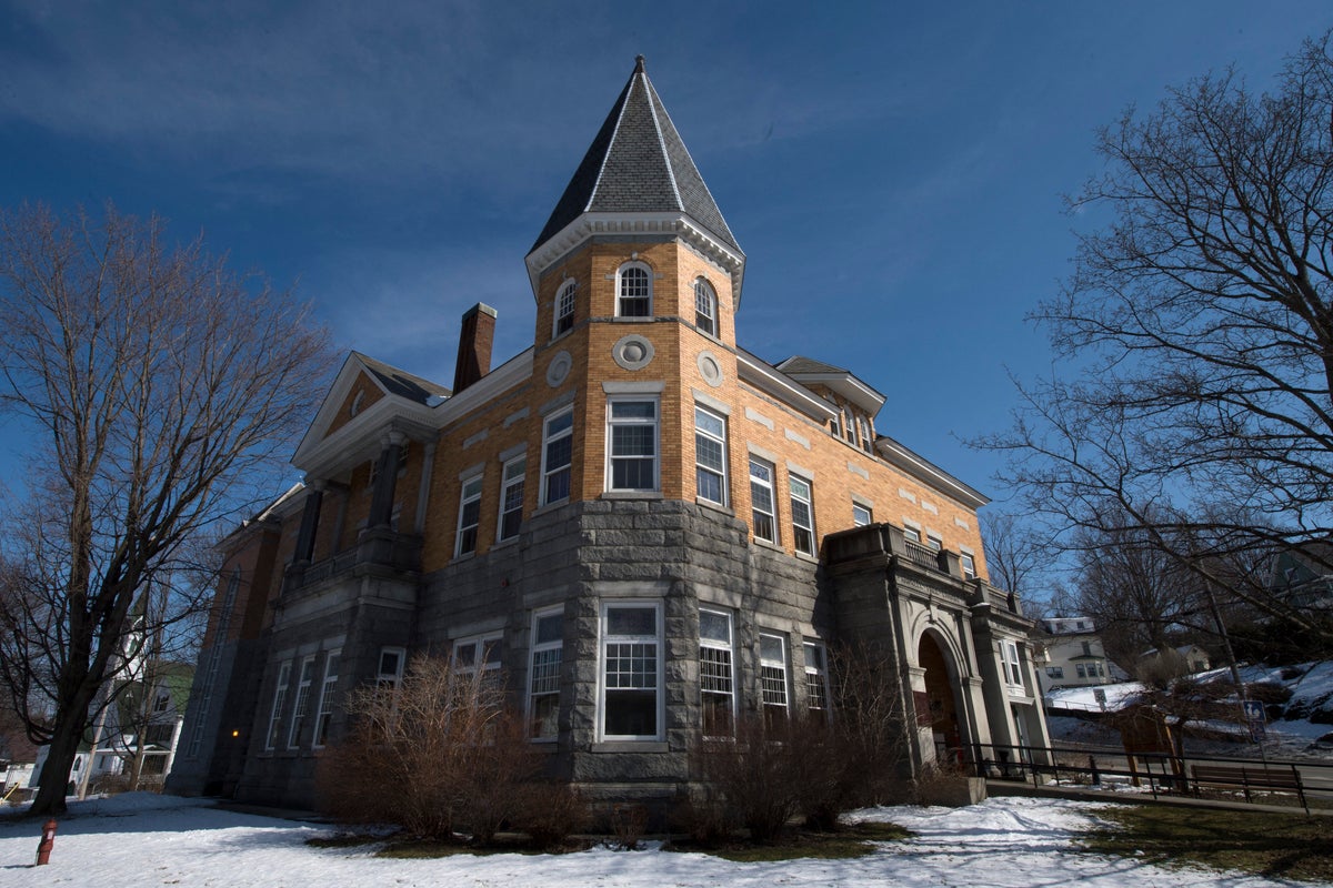 U.S. to limit Canadian access to border library where Kristi Noem made ...