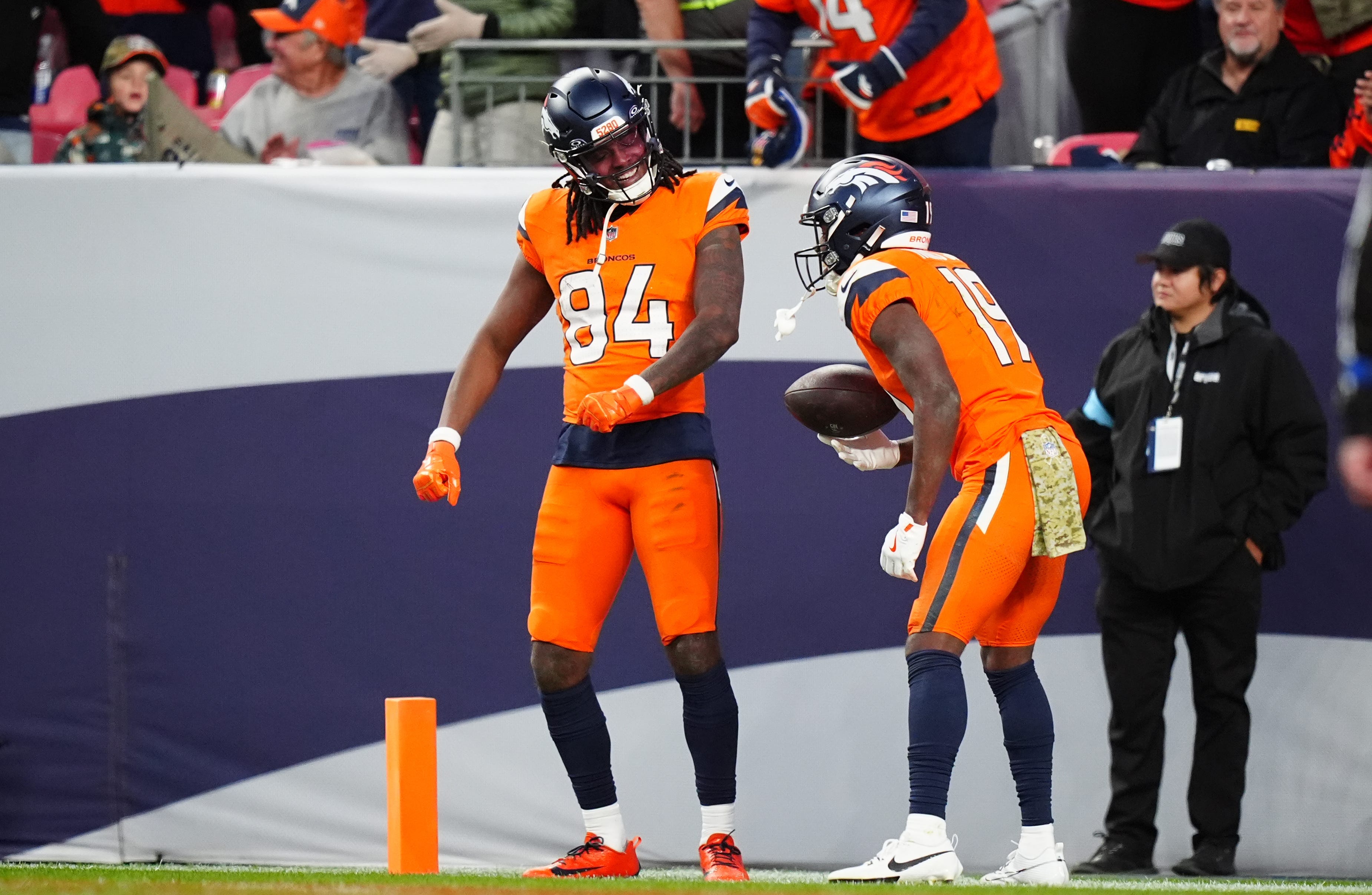 Twitter reacts after Broncos lose free agent WR to Giants