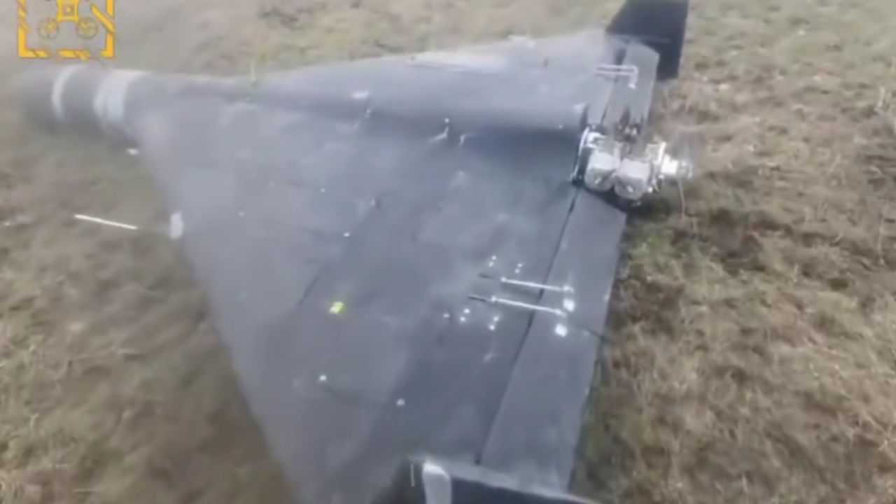 Russische Kamikaze-Drohne Geran-2 weicht von der Route ab und stürzt in Kasachstan ab, was neue ...