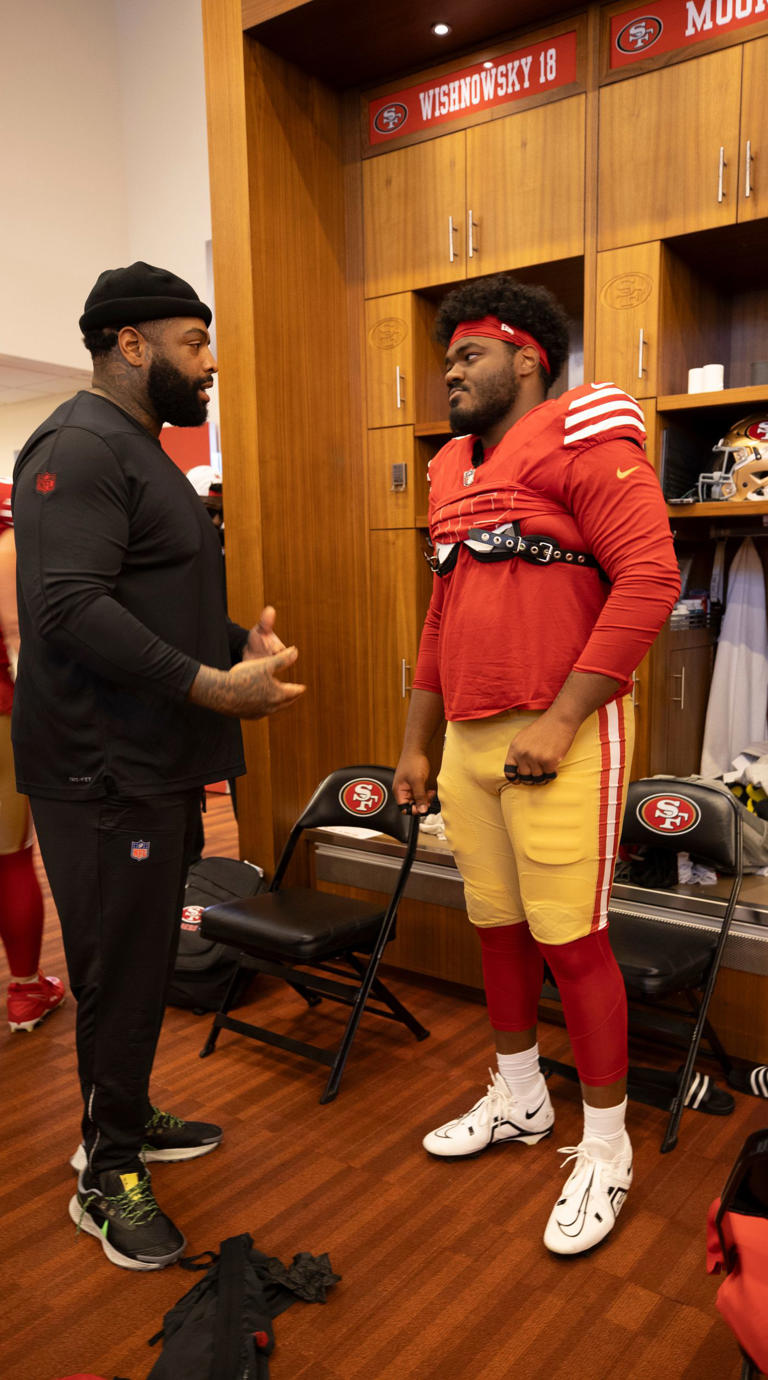 Chiefs’ new tackle Jaylon Moore will draw on experience behind Trent ...