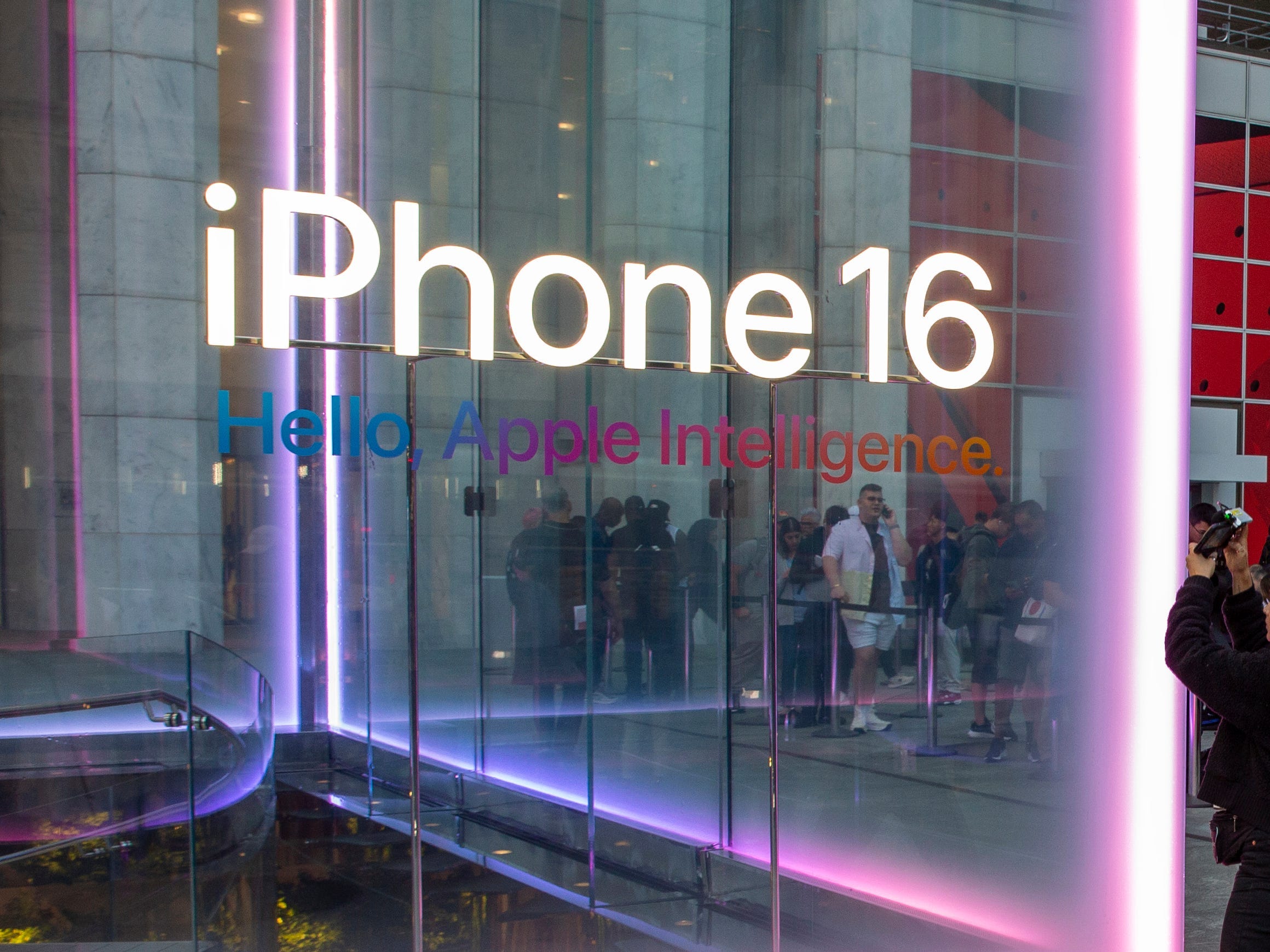 Apple's AI promises are coming back to haunt it