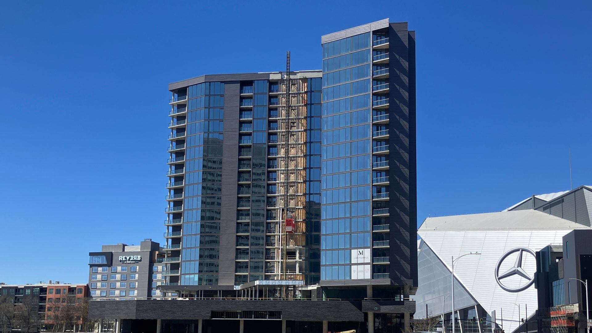 Construction worker dies after falling off 19th floor of building in ...