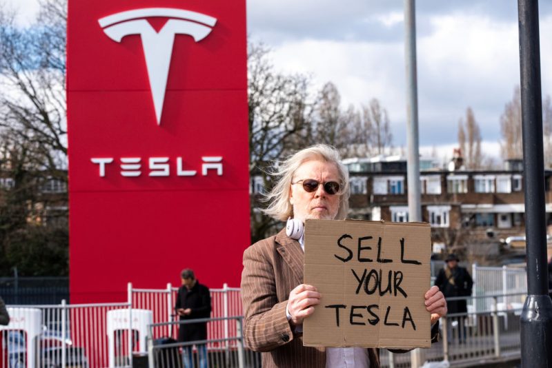 Anti-Musk protests planned for seven Chicagoland locations on Saturday