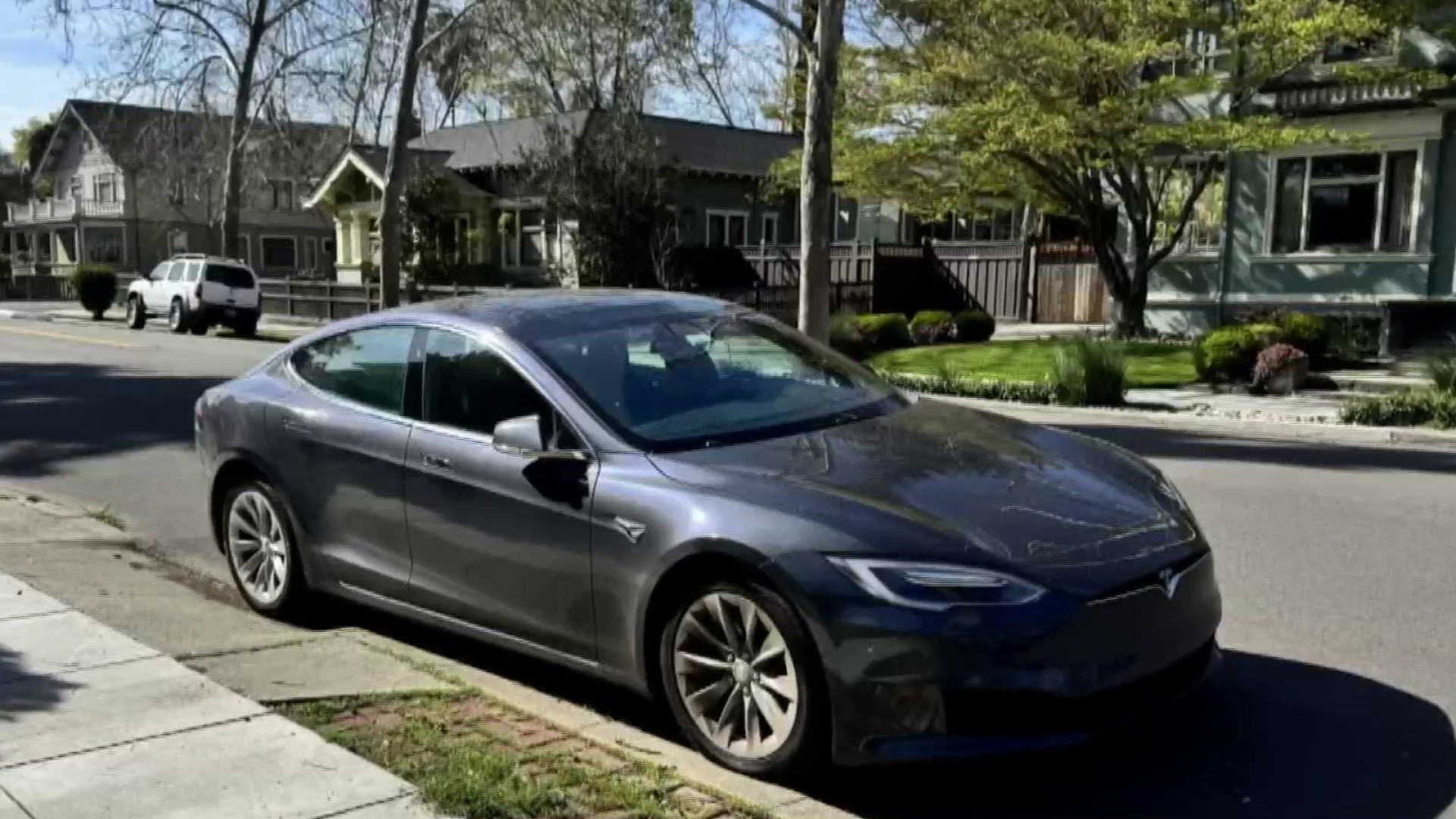 Turmoil at Tesla continues as Musk tries to reassure employees