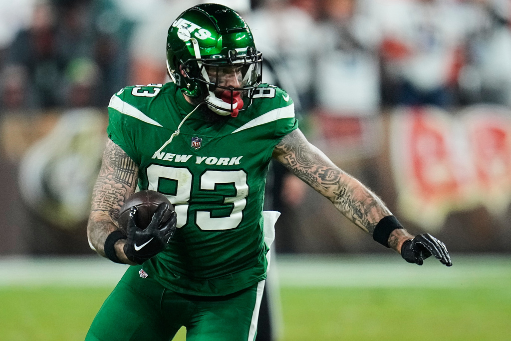 Chargers sign tight end Tyler Conklin to 1-year deal