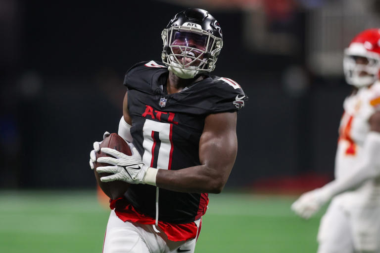 Falcons Starting Linebacker Departs For The Titans