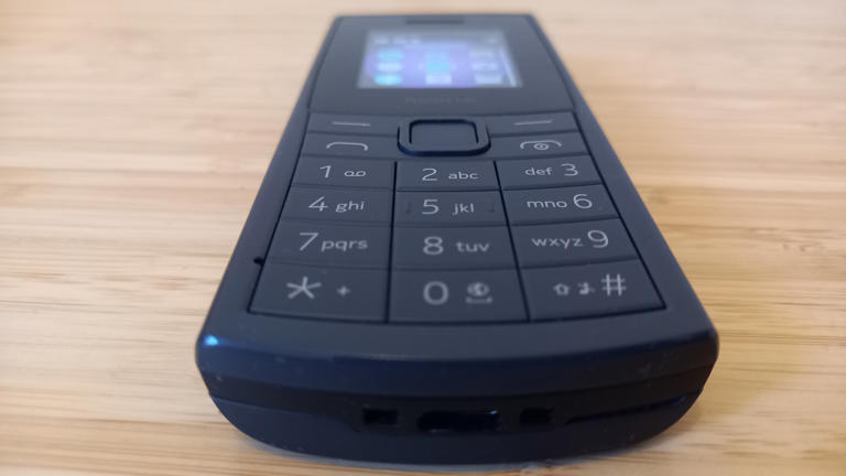Nokia 110 4G review: a cheap burner phone with a battery that lasts for ...