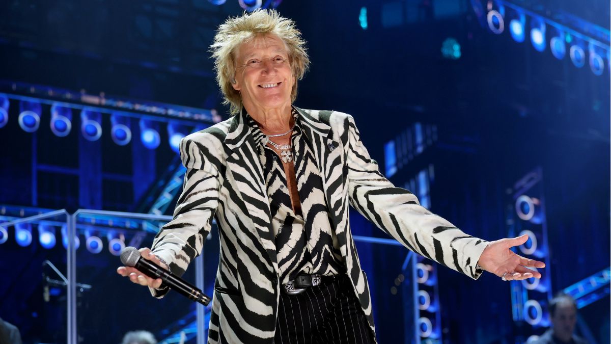 Rod Stewart Meets His New Granddaughter Elsie-See the Sweet Pic!