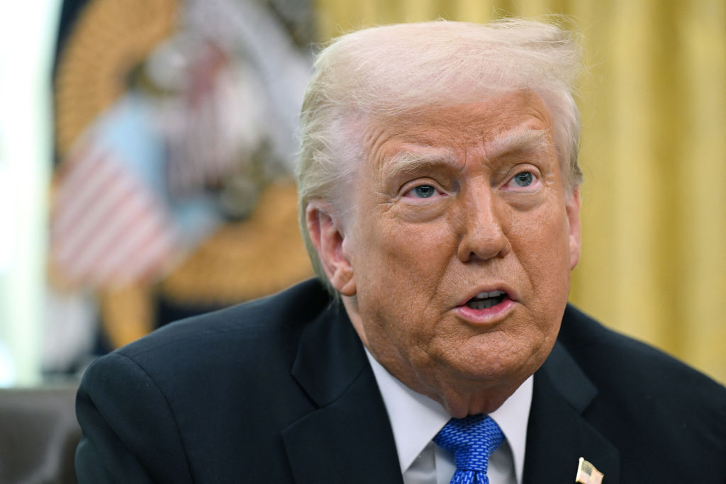 Trump Dismisses War Texts Leak as 'Not Serious' in Defense of Top ...