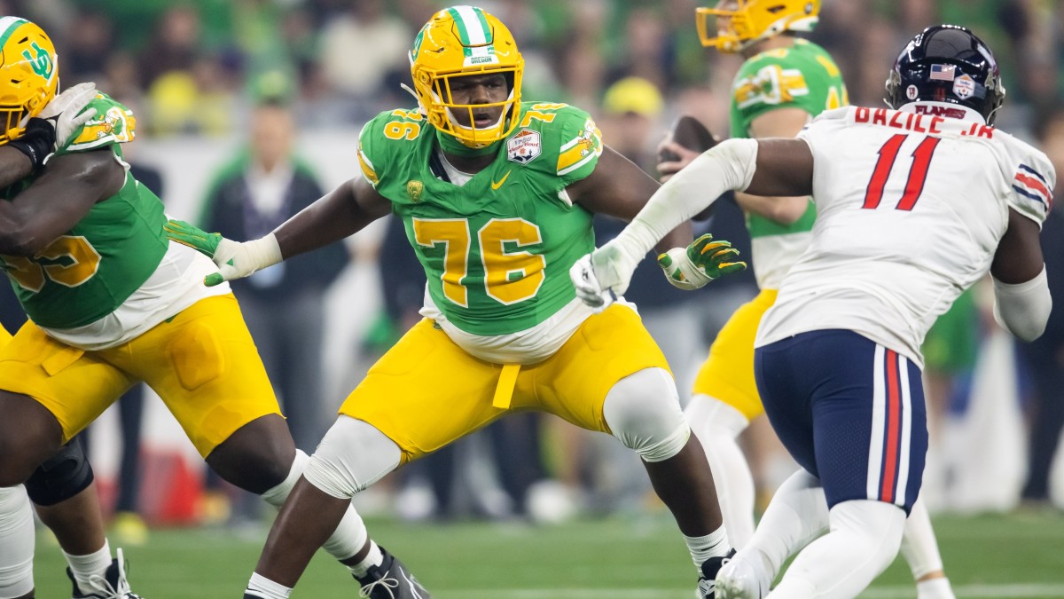 Impressive Stat Shows Why Chiefs Need Oregon Stud