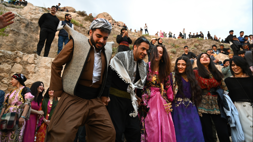 Koerden in Syrië vieren traditioneel feest Noroez uitbundig na jaren ...
