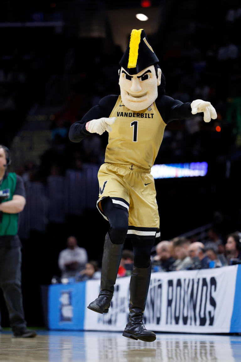 Vanderbilt bowling coach John Williamson to retire, take new athletic role