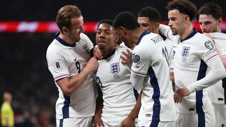 Arsenal rookie notches up historic milestone in debut game for England ...