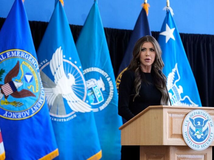 After Homeland Security agents visit 2 LAUSD schools, members of ...