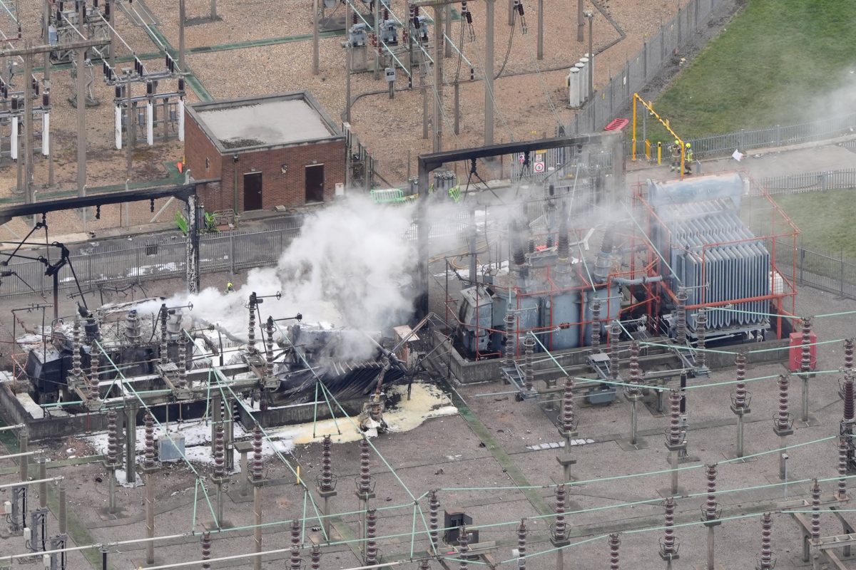 Heathrow fire to cause weekend of misery as thousands still face flight ...