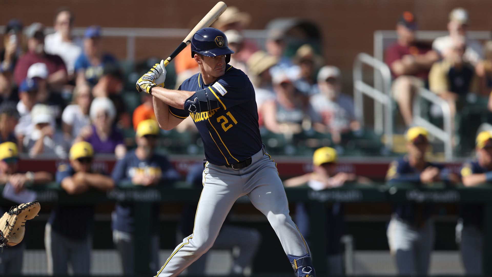 Royals acquire Mark Canha from Brewers