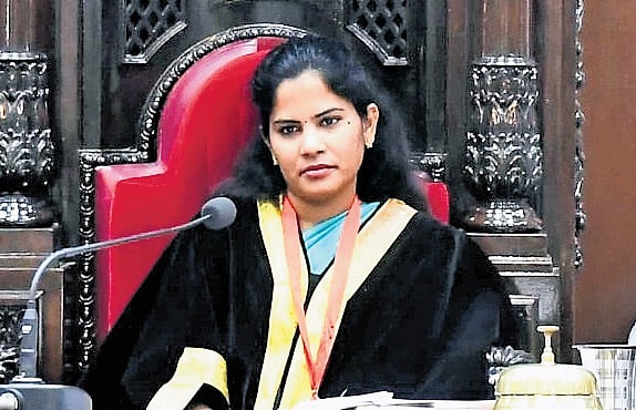 BJP flags deficit, mayor points to Rs 350 crore due from union govt