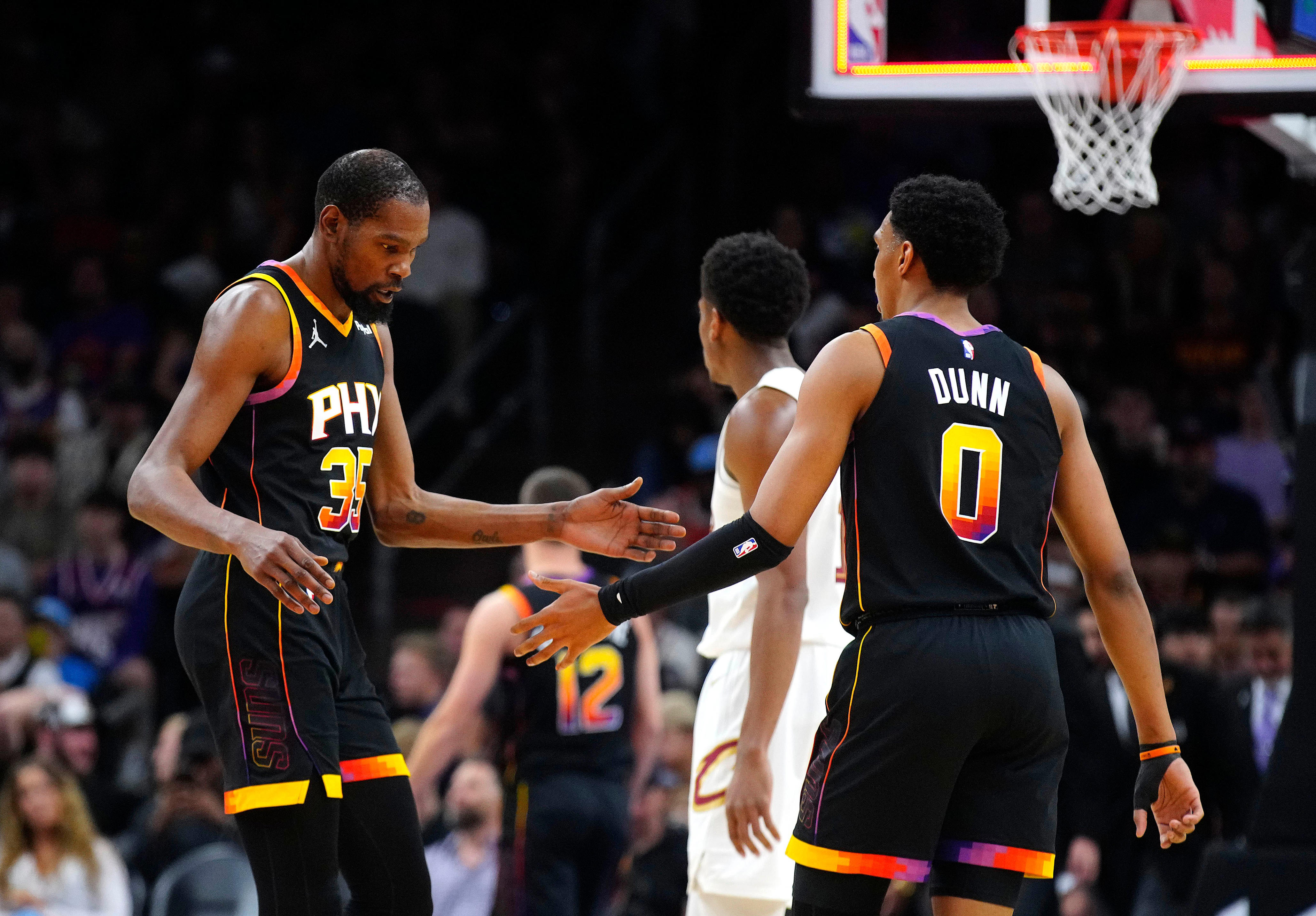 Kevin Durant leads Phoenix Suns to upset East leader Cleveland ...