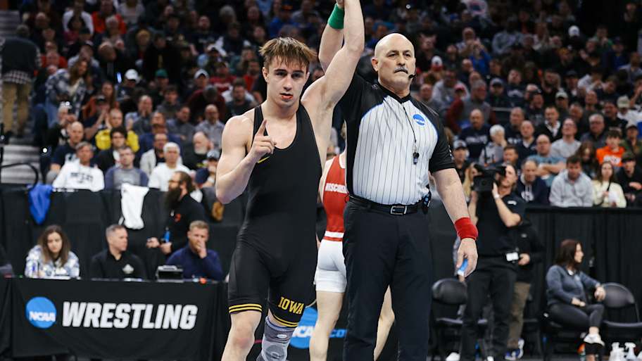 Drake Ayala headed back to finals at NCAA Wrestling Championships